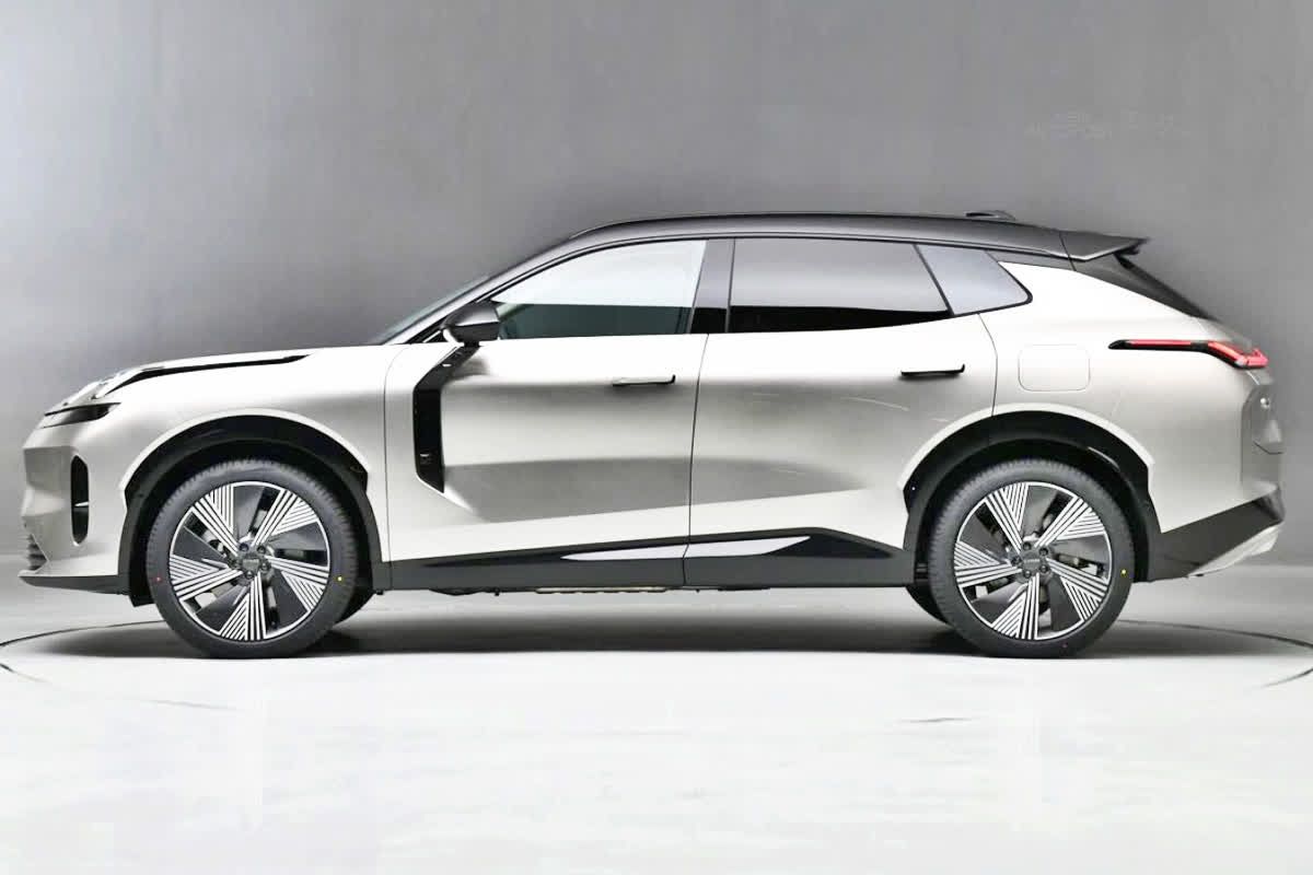 ボルボXC50開発計画が浮上、実は中国製リンク＆コ 08がベース！XC60より大きな車体サイズに驚きの声