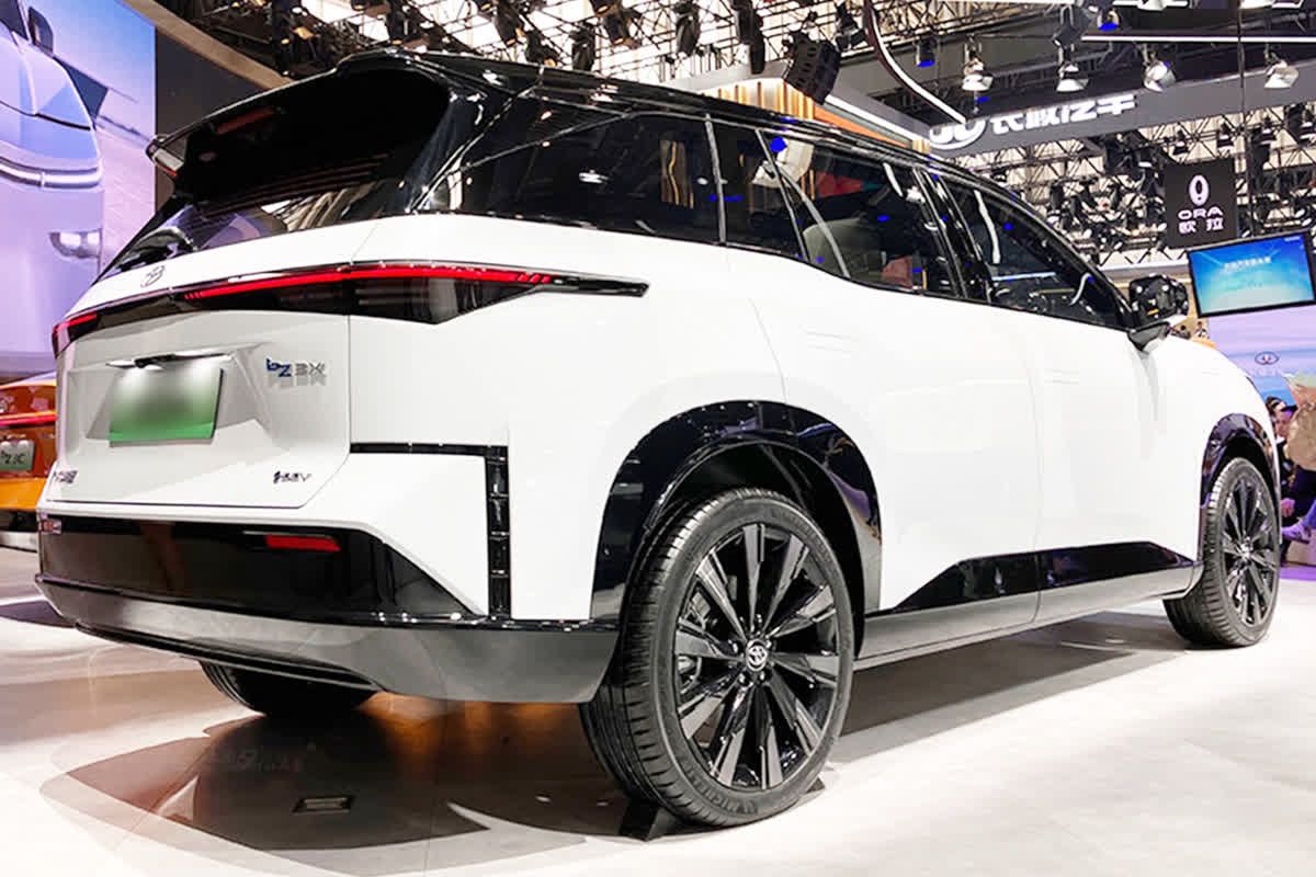 トヨタの電気SUV「bZ3X」、3月発売決定！最先端ADAS搭載で最大610km走行可能、未来的デザインと充実の装備が話題に